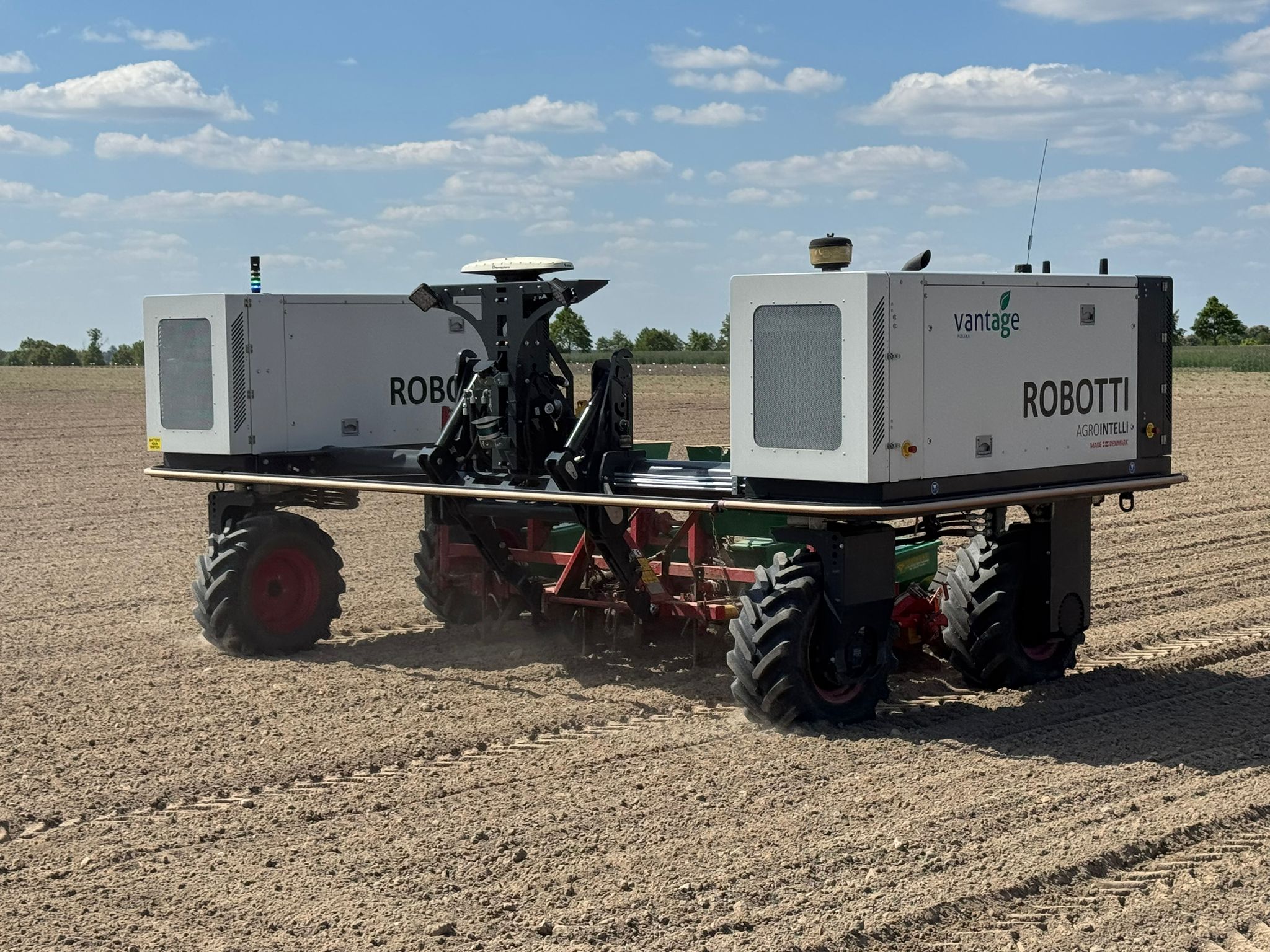 ROBOTTI LR seeding maize in Poland_season 2025 – Agrointelli